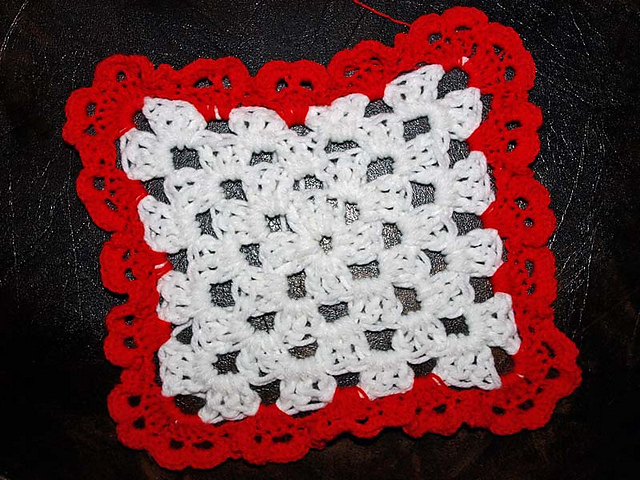 Ravelry: XOXO Heart edging/border pattern by Threesia Goff