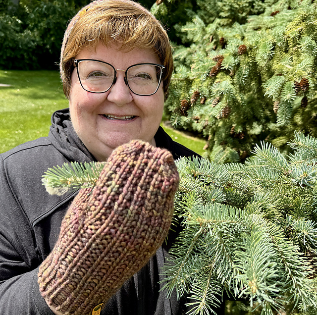 Ravelry: Starlight and Timber Mitts pattern by Laura M. Mayer