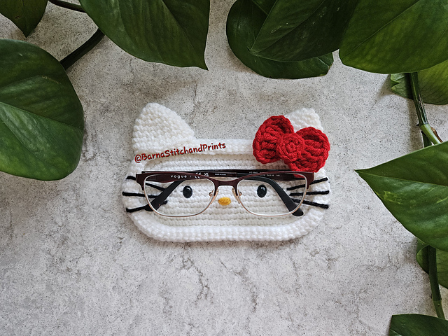 Ravelry: Hello Kitty Glasses Holder pattern by Stephanie Barna
