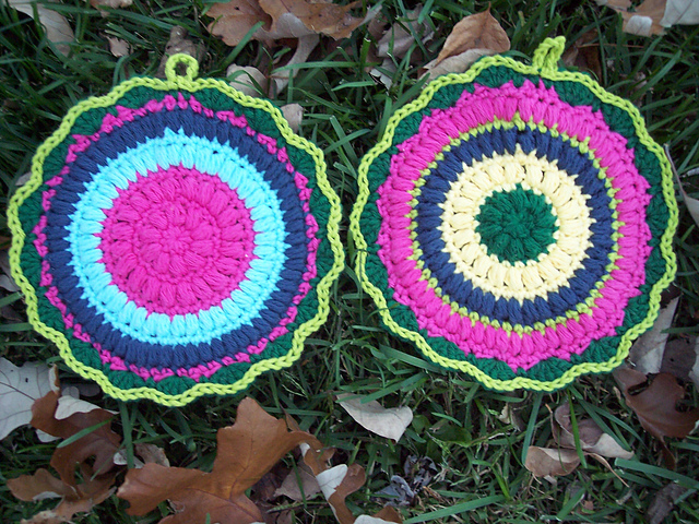 Ravelry: Puffy Scrap Yarn Pot Holders pattern by Stitch11