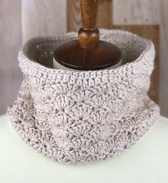 Ravelry: Solid Shell Stitch Cowl pattern by Lisa Rollins