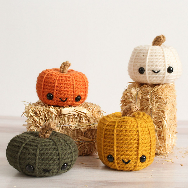 Ravelry: Mini Pumpkins pattern by Holly Lanier