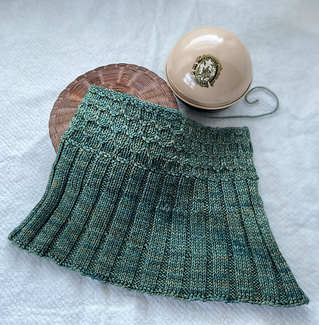 Ravelry: MacKenzie’s Oath (Outlander inspired) pattern by Laura Ballard