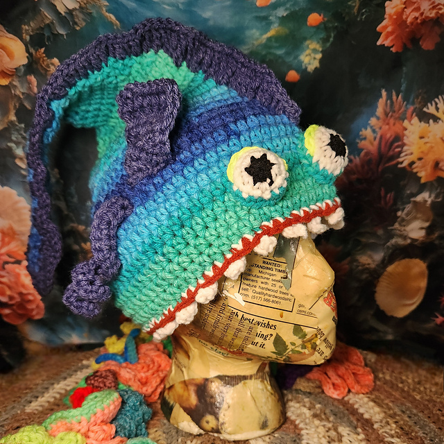 Ravelry: Abyssal Eel Hat pattern by StringsandThingsByJoyce
