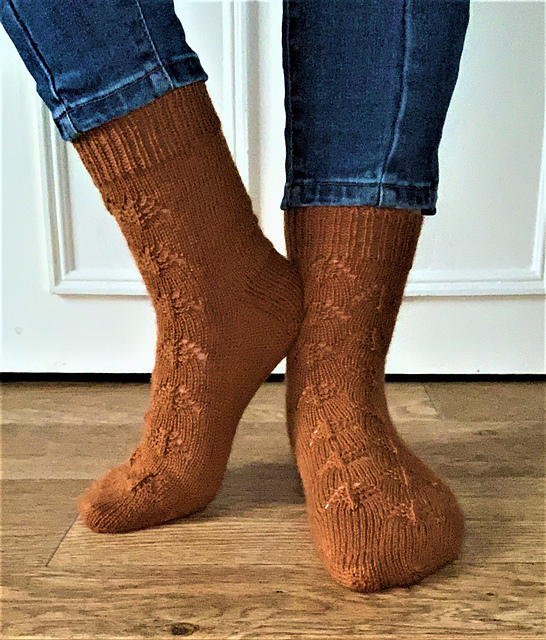 Ravelry: Forest Floor Socks pattern by Su Sayer