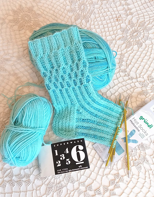 Ravelry: Loru pattern by Outi Markkanen