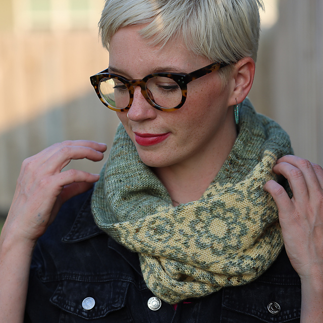 Ravelry: Tanana Roses Cowl pattern by Wool & Wyrd
