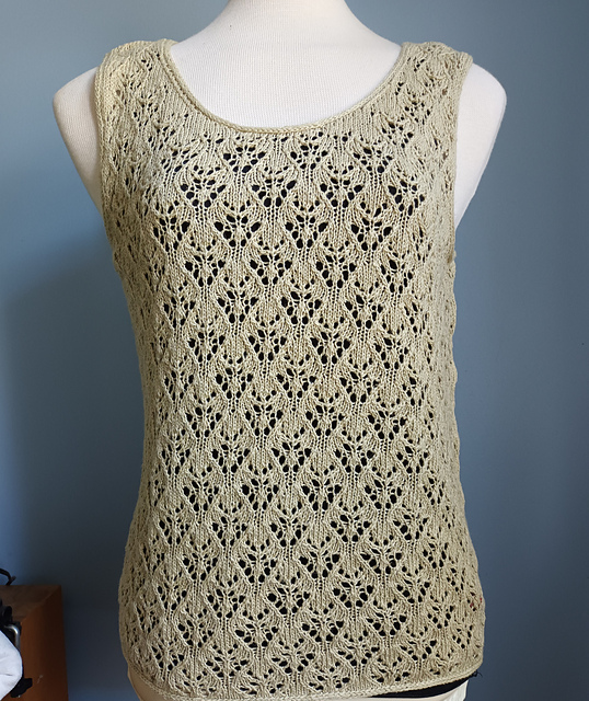 Ravelry: Top #2 pattern by Susanne Poulsen