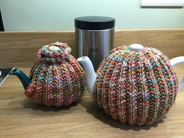 Ravelry: Traditional Tea Cosy pattern by Susans Workbasket