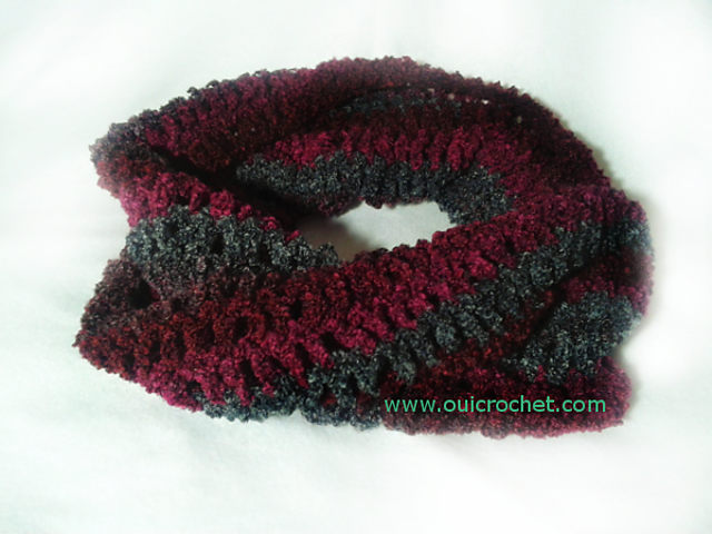Ravelry: With a Twist Infinity Cowl pattern by Susie Oui Crochet