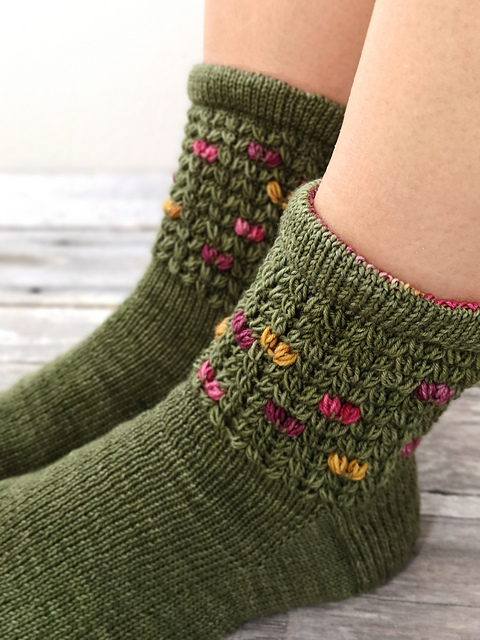 Ravelry: Lumpeet Socks pattern by Suvi | Wallebeck Wool