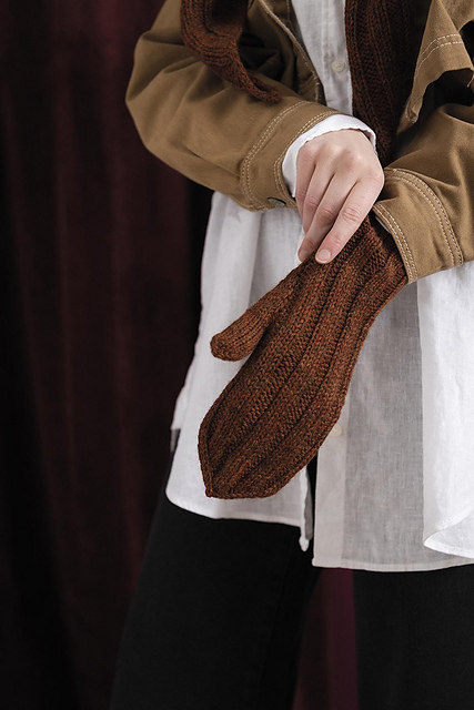 Ravelry: Verona - mittens pattern by Agnes Brandels