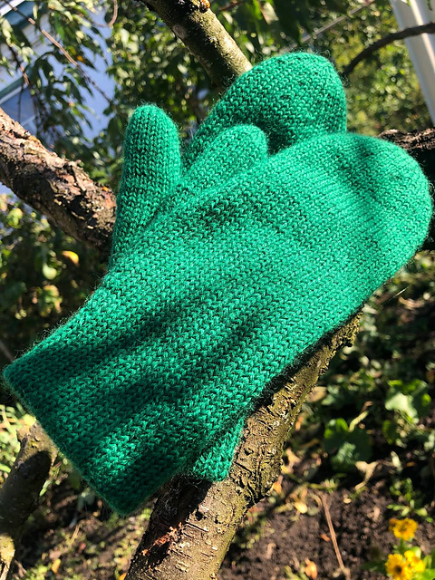 Ravelry: Emerald mittens pattern by Svitlana Kharchenko