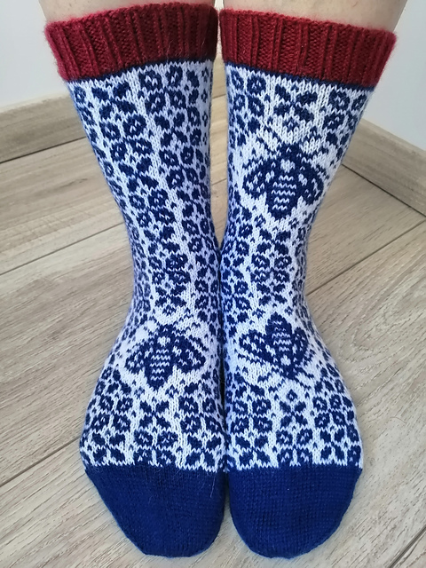 Ravelry: Svyazano's Bee Creative Socks
