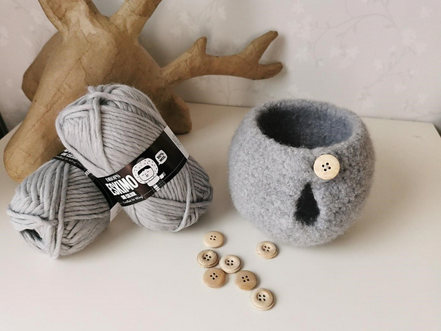 Ravelry: Felted yarn bowl pattern by Swecraftcorner