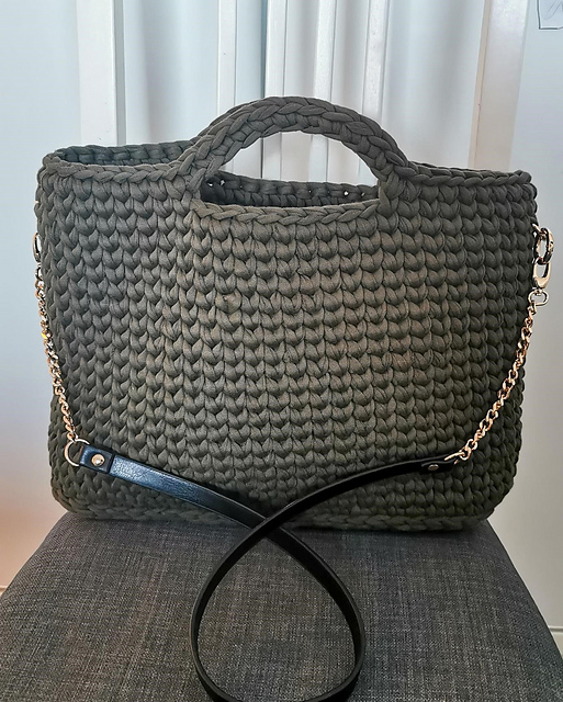 Ravelry: Easy Handbag pattern by Swecraftcorner