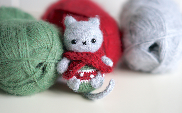 Ravelry: Christmas Kitty Ornament pattern by Sweet Softies