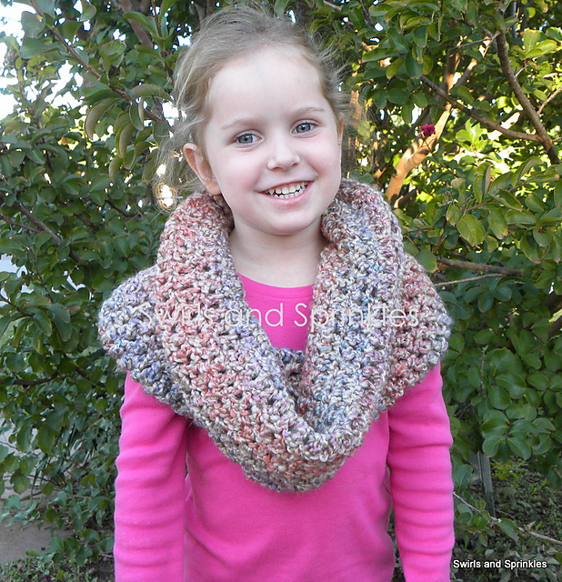 Ravelry: Super Simple Cozy Cowl pattern by Becky Ferris