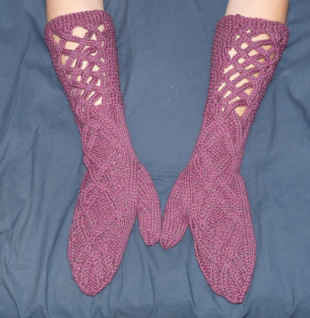 Ravelry: Window Pane Mittens pattern by April Reis