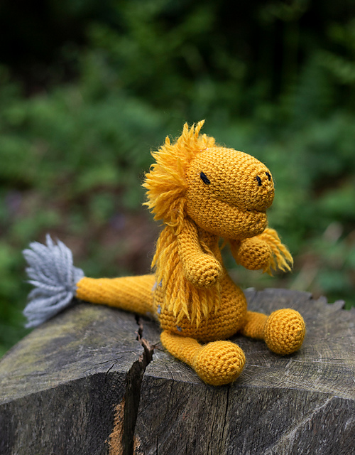 Ravelry: Colin the Velociraptor pattern by TOFT UK