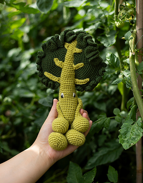Ravelry: Curly Kale pattern by TOFT UK