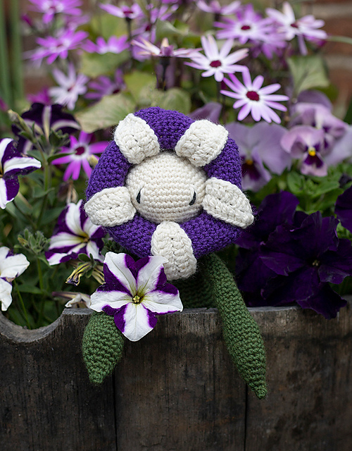 Ravelry: Petunia pattern by TOFT UK