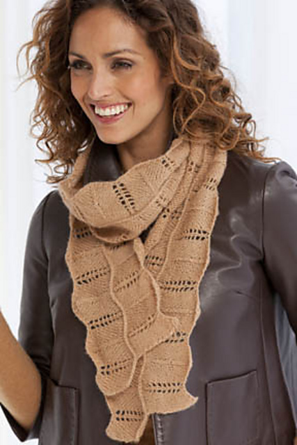 Ravelry: Ravenna Scarf pattern by Teresa Chorzepa