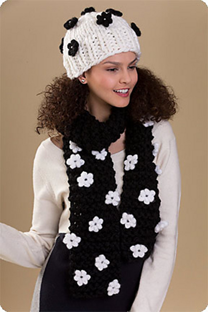 Ravelry: Flower Power Scarf pattern by Teresa Chorzepa