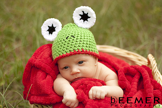 Ravelry: Newborn Frog Hat pattern by Gabrielle Hellwig