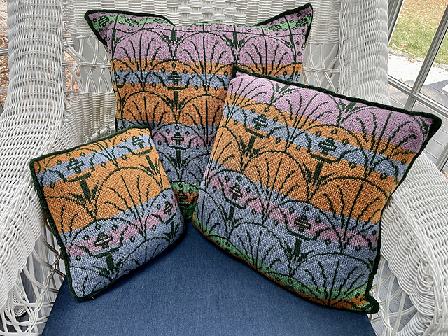 Ravelry: Deco Blooms Pillow Set pattern by LAM Designs for Knitwear