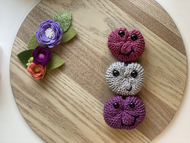 Ravelry: Heart Huggies pattern by Kate Fox