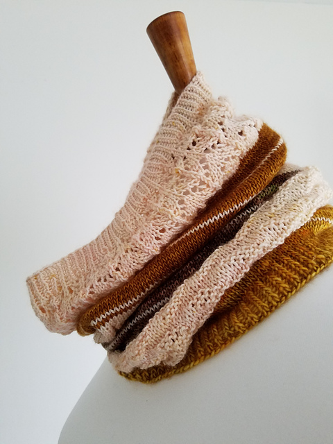 Ravelry: Sugar Shack Cowl pattern by Tamy Gore