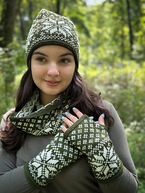 Ravelry: Akureyri Hat, Cowl, & Fingerless Mitts pattern by Tanis Gray