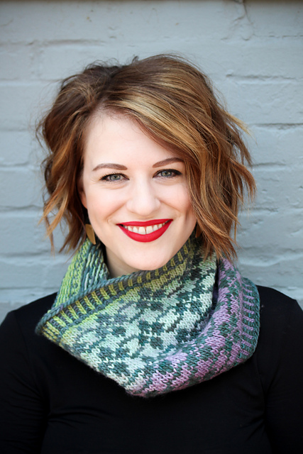 Ravelry: Nakia Cowl pattern by Tanis Gray