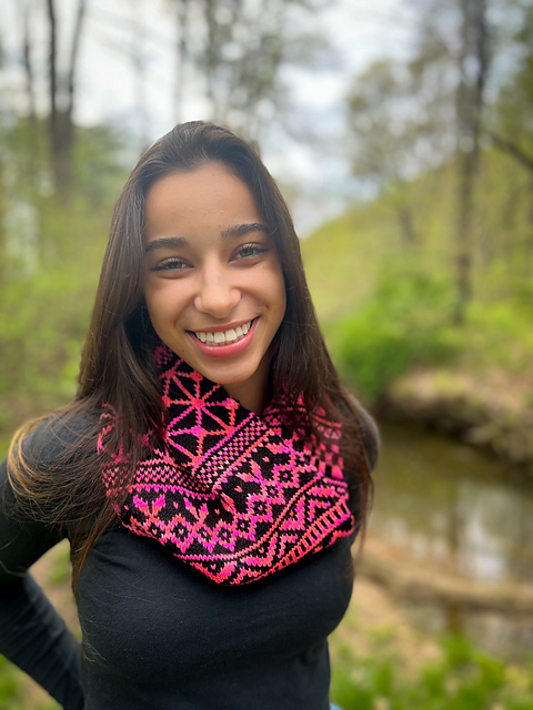 Ravelry: Folktale Cowl pattern by Tanis Gray