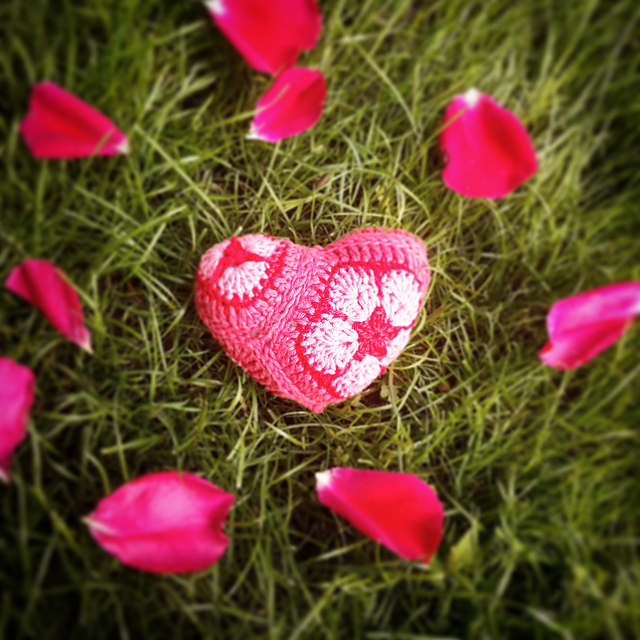 Ravelry: Heart with African flowers Heart for Valentine pattern by ...