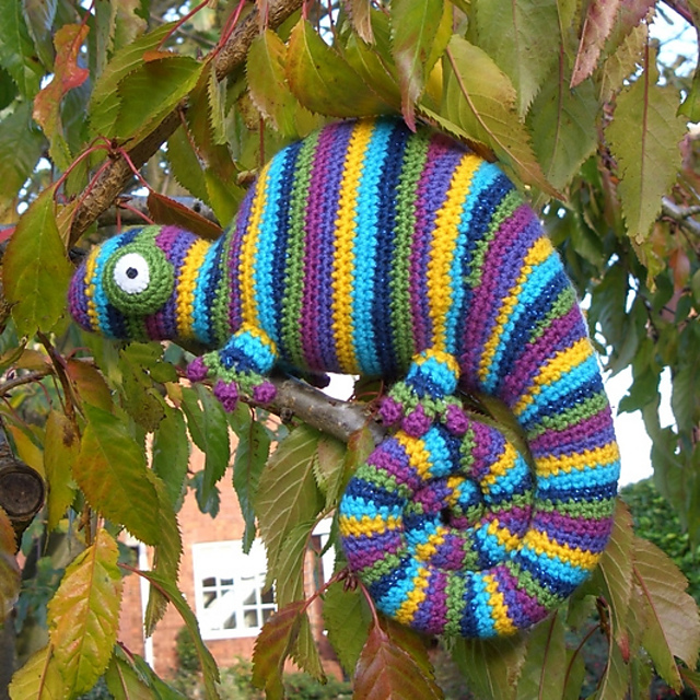 Ravelry: hello chameleon pattern by The Button Ship