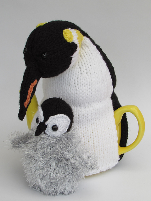 Ravelry: Emperor Penguin Tea Cosy pattern by Susan Cowper