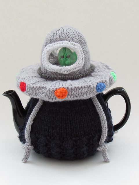 Ravelry: Alien Spaceship Tea Cosy pattern by Suzy Cowper