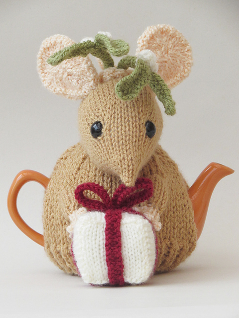 Ravelry: Christmas Mouse Tea Cosy pattern by Susan Cowper