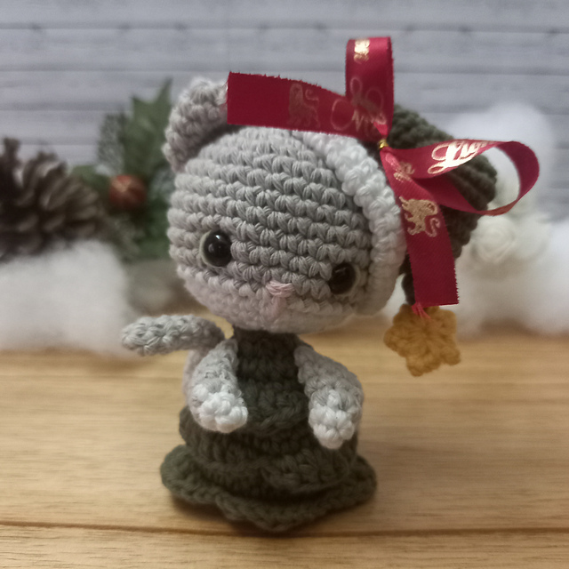 Ravelry: Nyu the Cat pattern by Victoria Anahí Nari