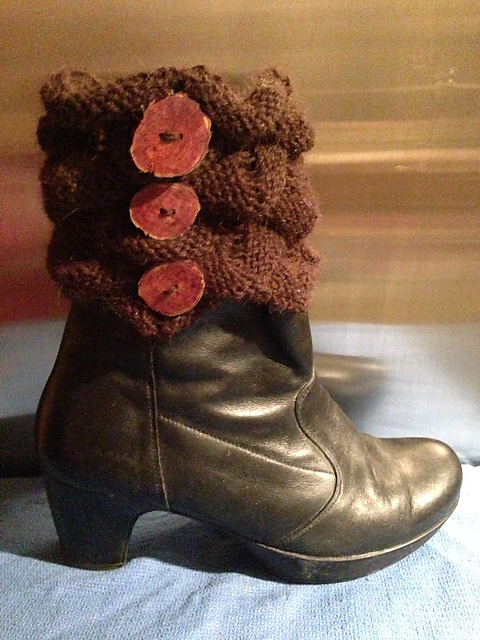 Ravelry: Crocodile Stitch Boot Topper pattern by Belle Jarrett