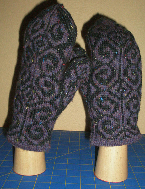 Ravelry: TeriB's Fiddlehead Mittens