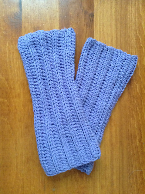 Ravelry: Easy Ribbed Legwarmers pattern by Tess Tortorella