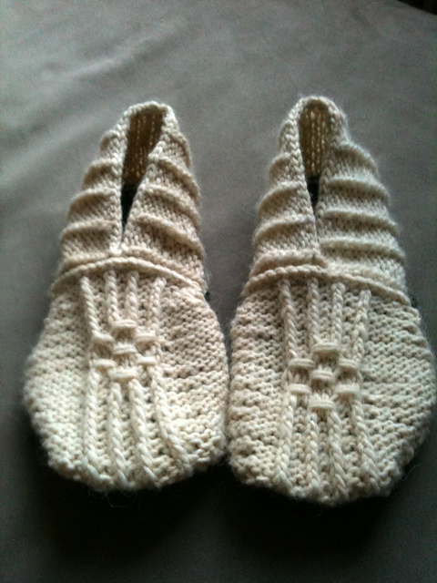 Ravelry: Japanese House Slippers pattern by Therese Timpson