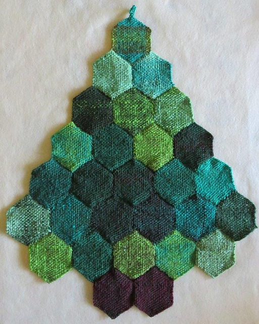 Ravelry: TexasGabi's TURTLE Hexagon Pin Loom: Tannenbaum Wall Hanging