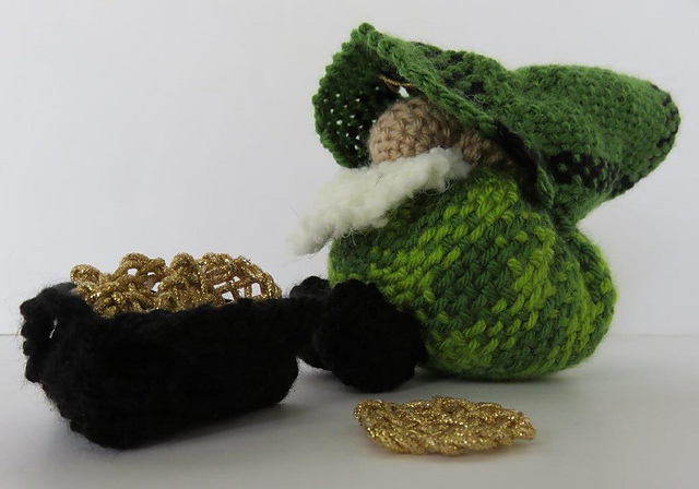 Ravelry: TexasGabi's TURTLE Hexagon Pin Loom: The Little Irishman Gnome