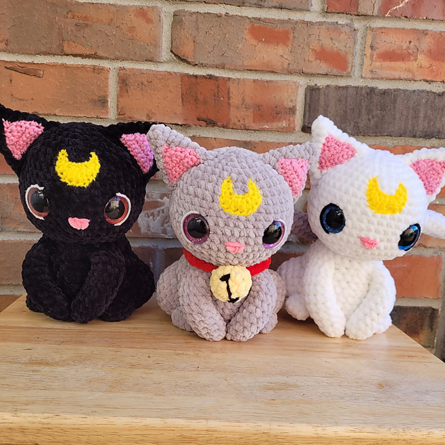 Ravelry: Magical Moon Cats pattern by Dani Smith