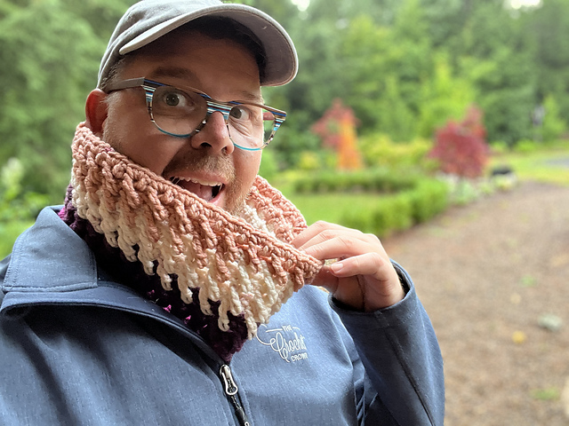 Ravelry: Suspension Stitch Cowl pattern by Michael Sellick