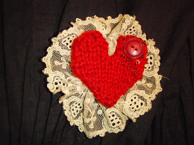 Ravelry: Wear Your Heart on Your Sleeve Brooch pattern by Emma Toft
